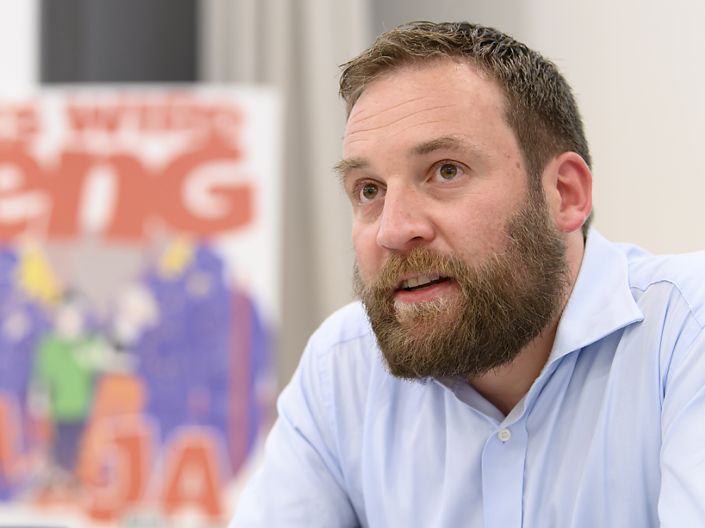 Frapp | Nationalrat Reimann in Ambulanz weggebracht