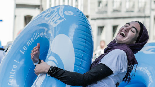 Frapp | 300 Meter die Strasse runter rutschen!