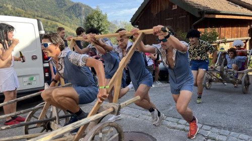 Frapp | À Charmey, une course des charrettes sous un soleil estival