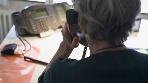 Frapp | Moins de demandes sur la Helpline du DFAE