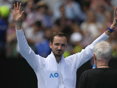 Frapp | Dannil Medvedev passe en cinq sets