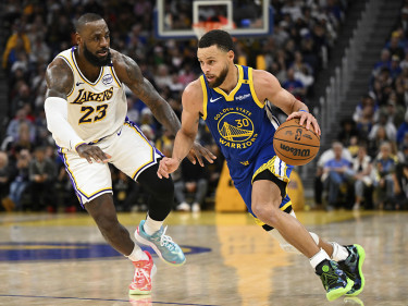 Frapp | NBA: James bat Curry lors du match de Noël