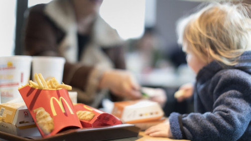Frapp | L'explosion du nombre de fast-foods en Suisse inquiète